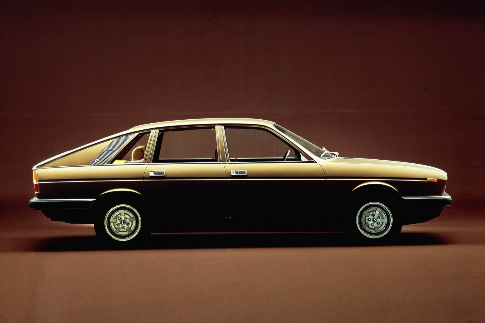 Lancia Gamma: business class made in Italy - Ruoteclassiche