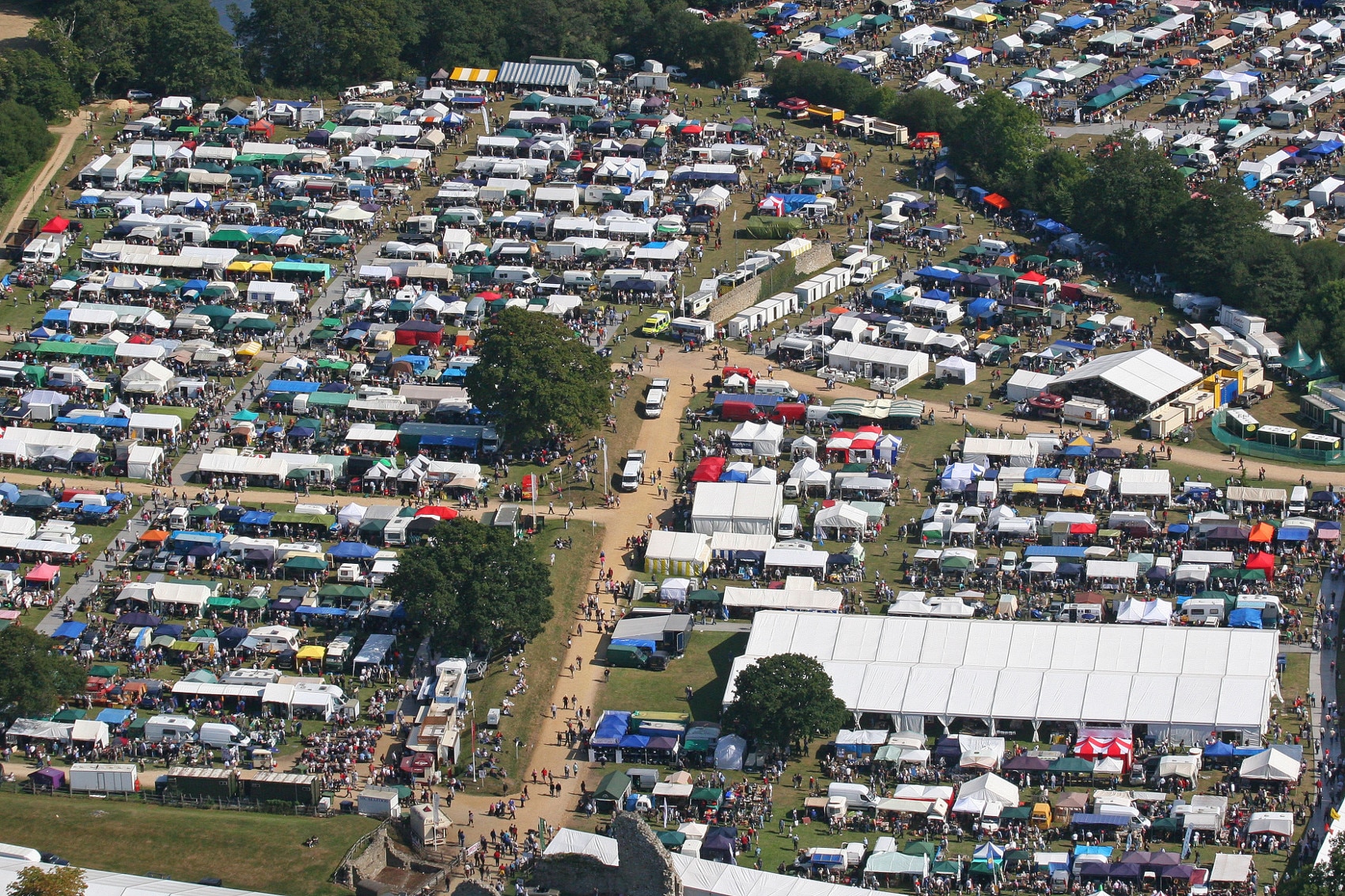 I 50 anni dell’International Autojumble di Beaulieu - Ruoteclassiche
