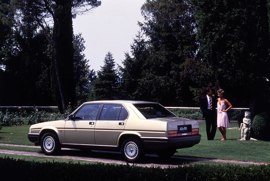Alfa Romeo 90: meccanica classica e stile moderno - Ruoteclassiche