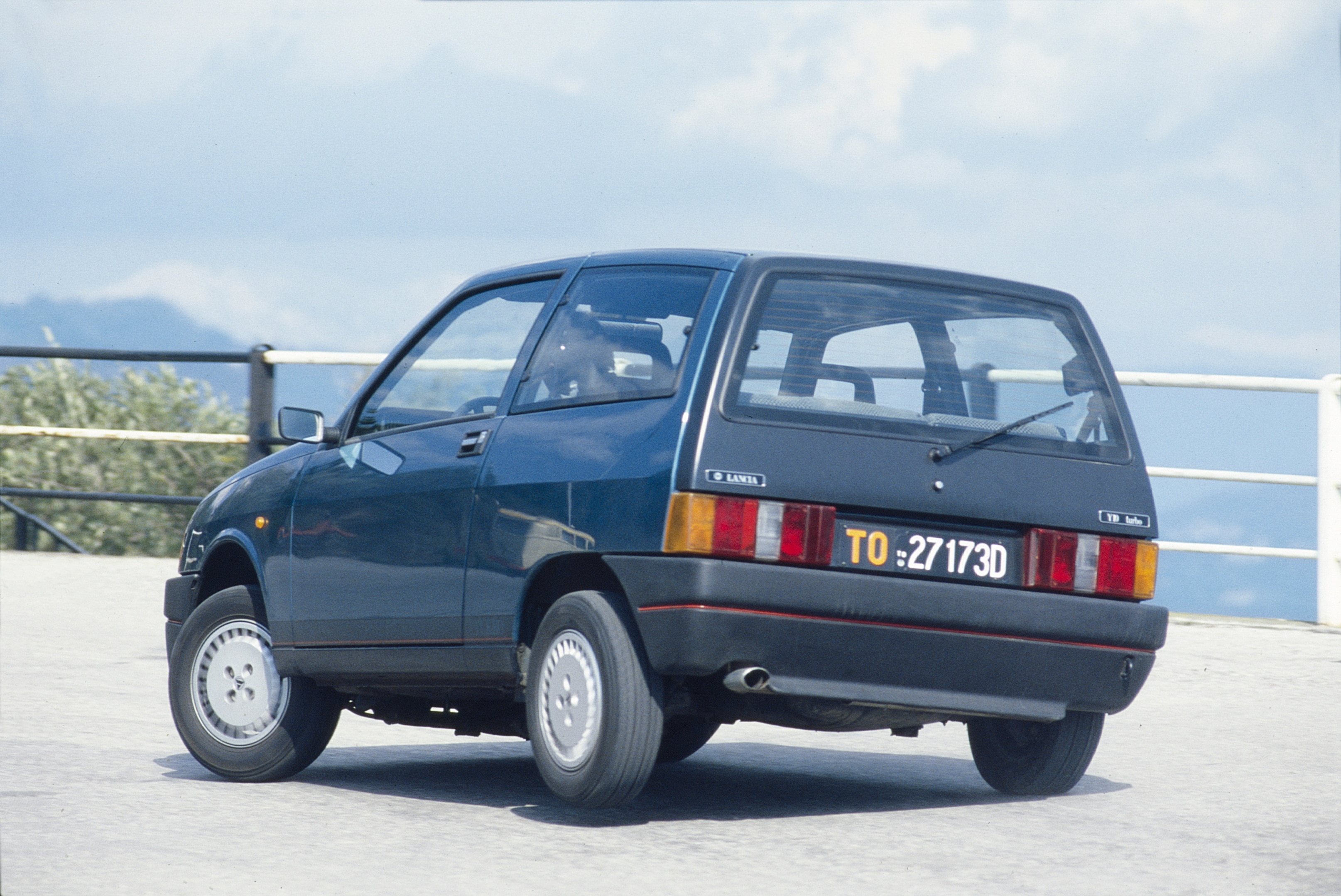 Piccole bombe italiane: Autobianchi Y10 Turbo, il salottino veloce ...