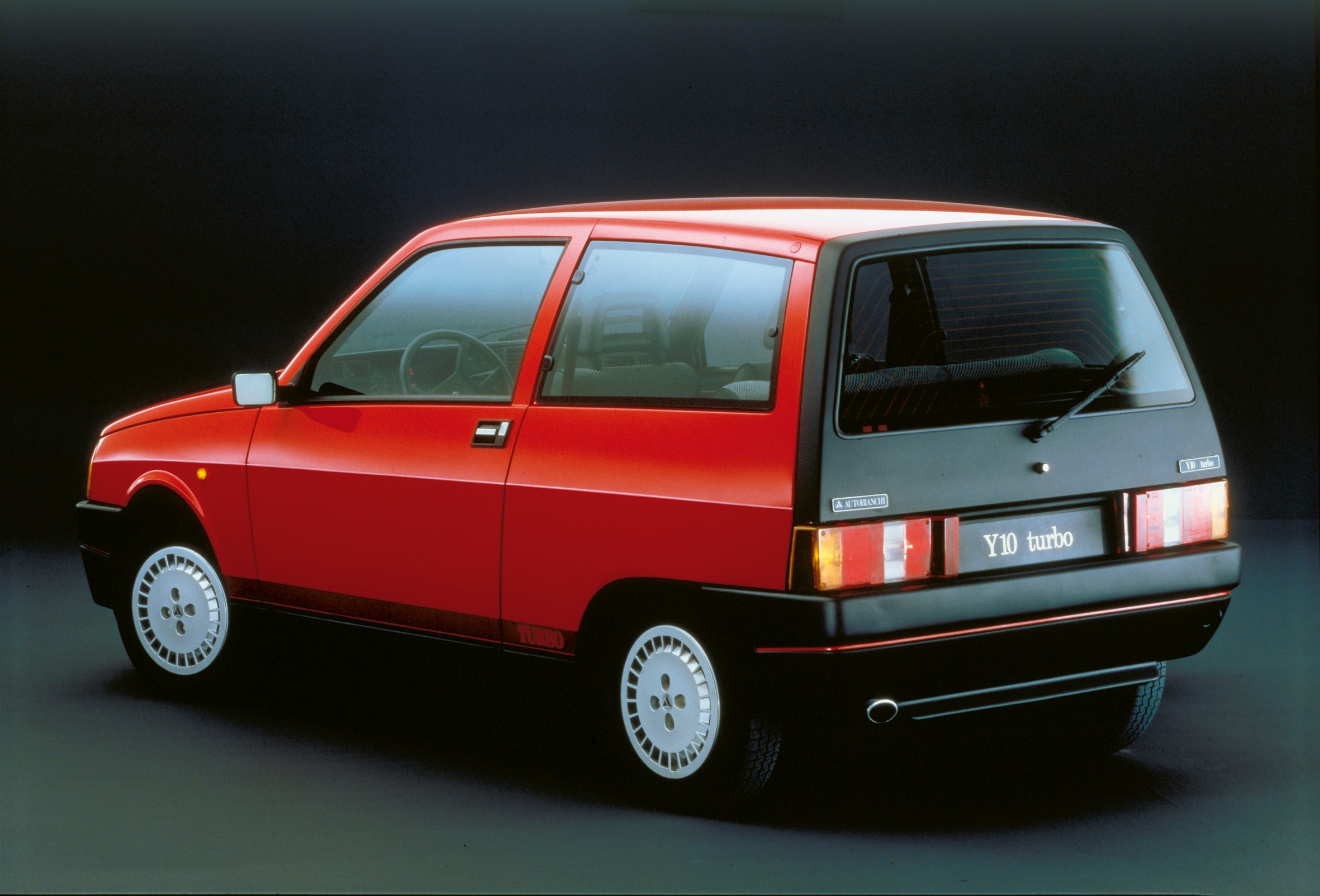 Piccole bombe italiane: Autobianchi Y10 Turbo, il salottino veloce ...