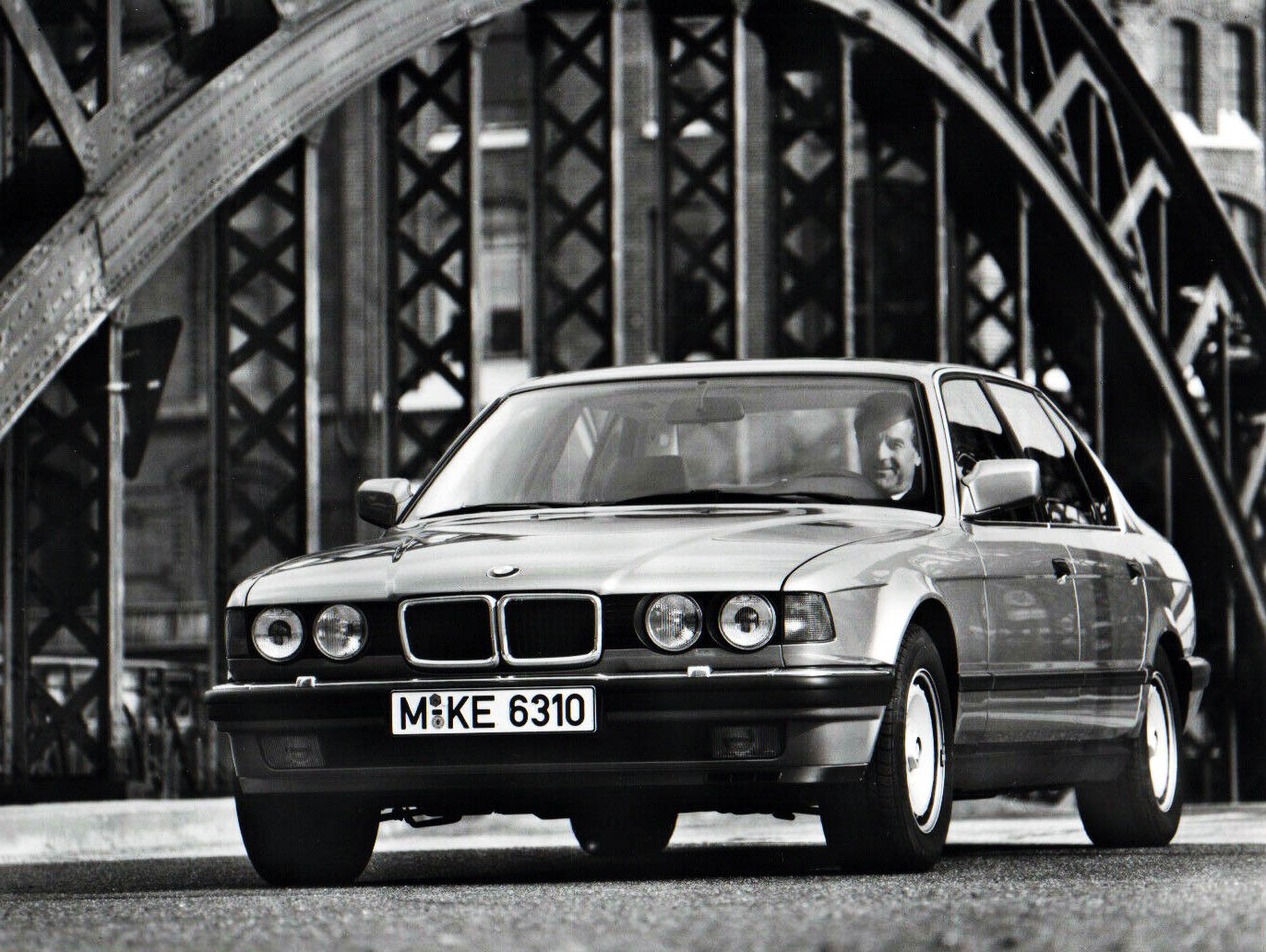 Serie 7 E32: quando BMW giocò pesante - Ruoteclassiche