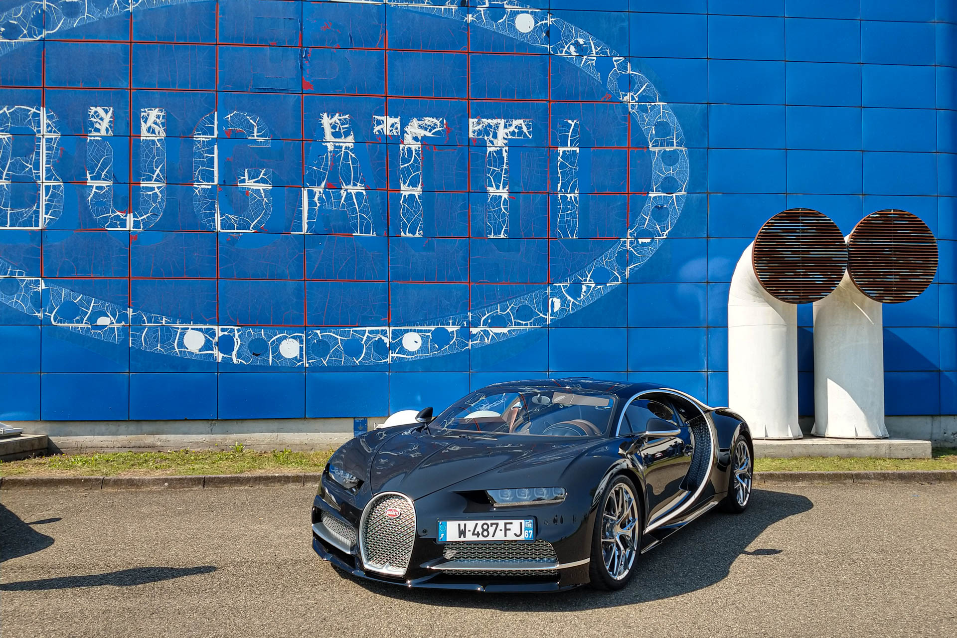 Bugatti Automobili: i 30 anni della “Fabbrica Blu” - Ruoteclassiche