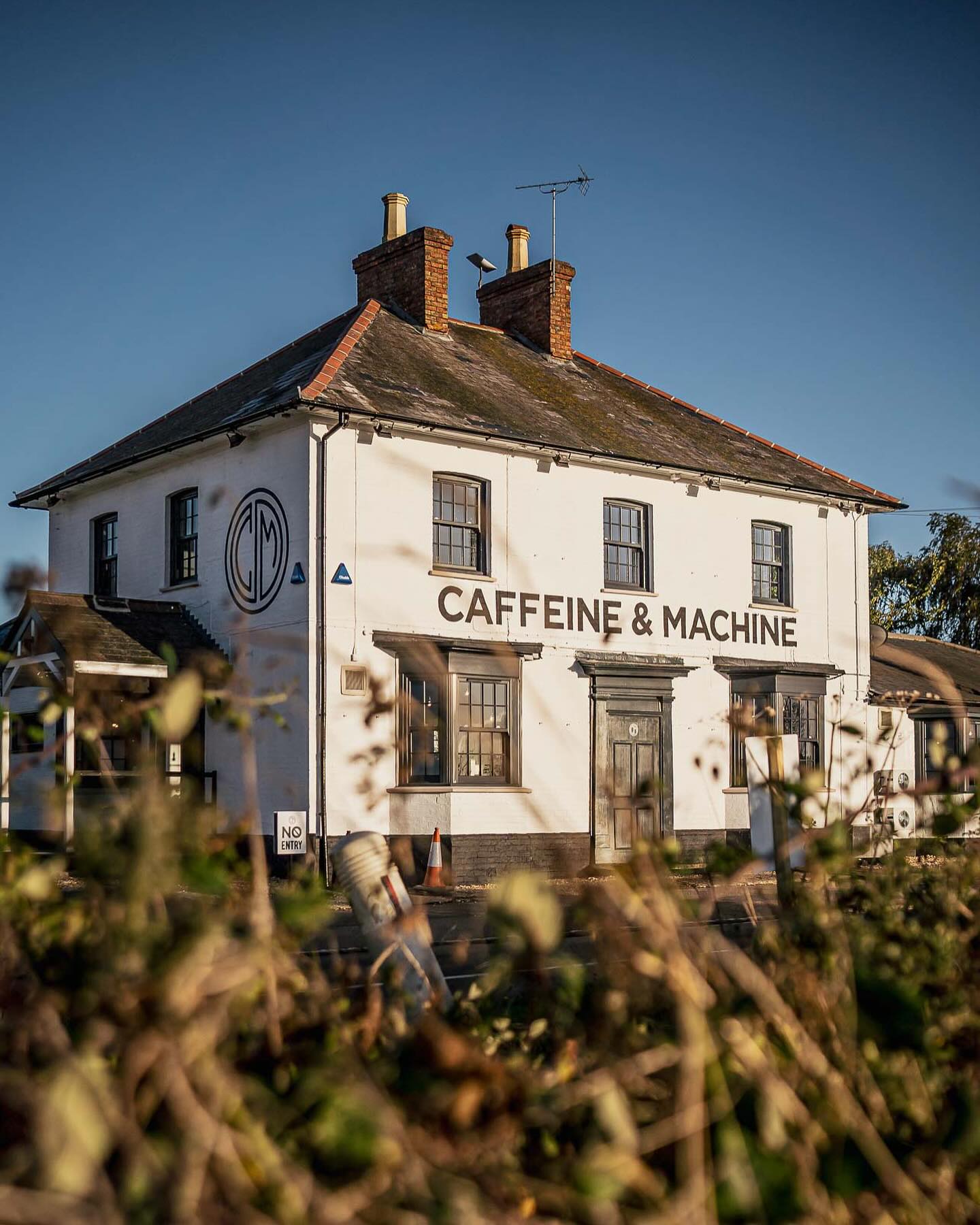 Inaugurato The Hut: Caffeine&Machine apre a un passo da Goodwood ...
