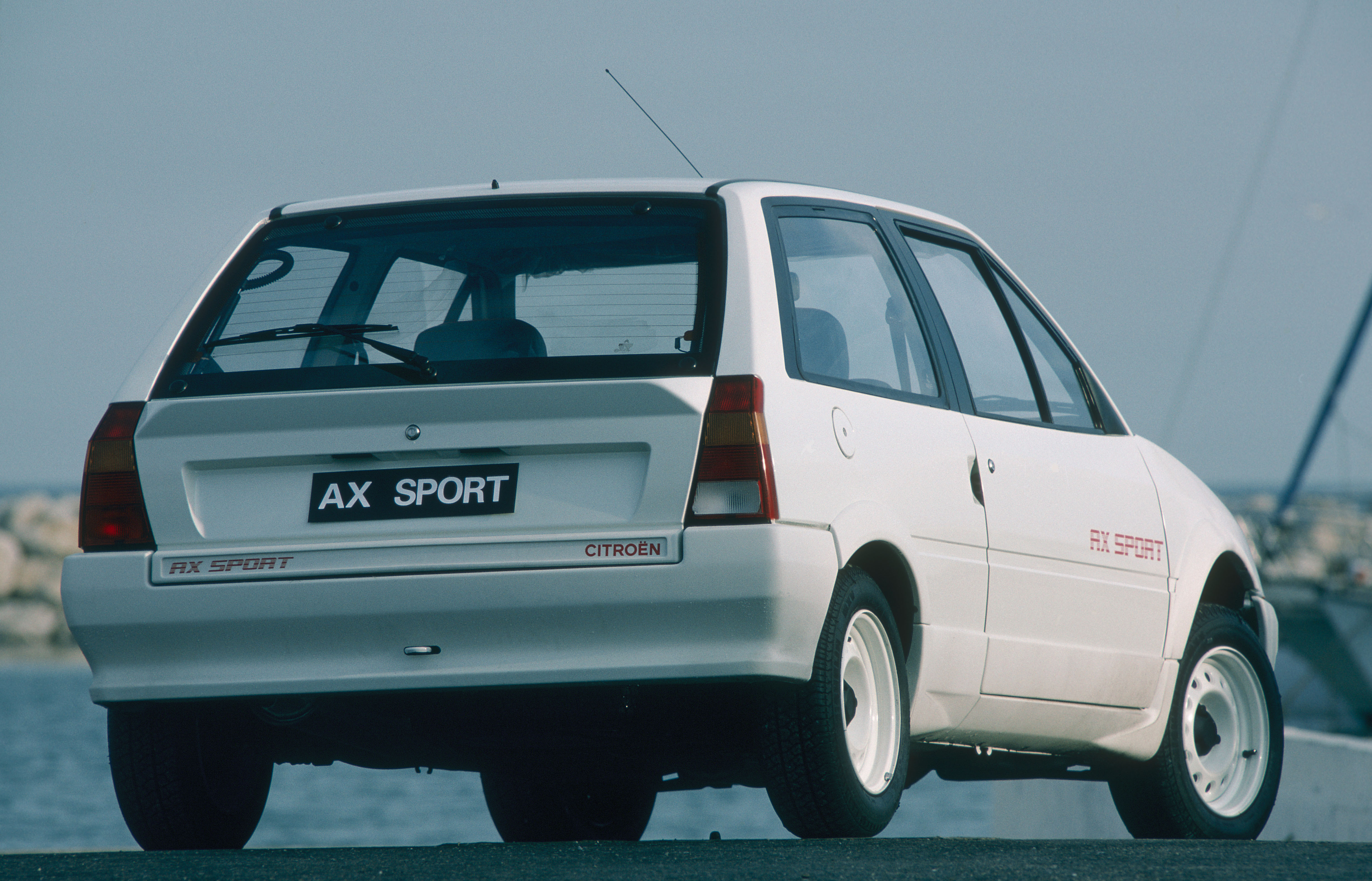 Piccole bombe francesi - Citroën AX Sport, GT e GTI: tre modi di essere ...