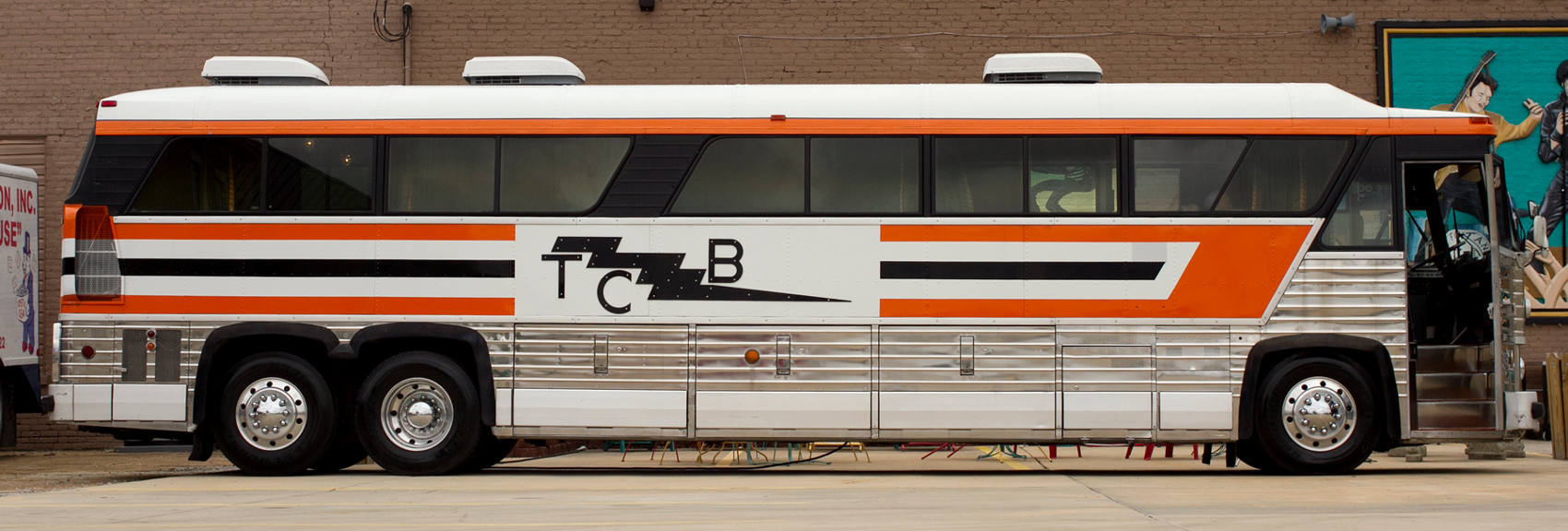 All’asta il bus e l’auto personale di Elvis Presley - Ruoteclassiche