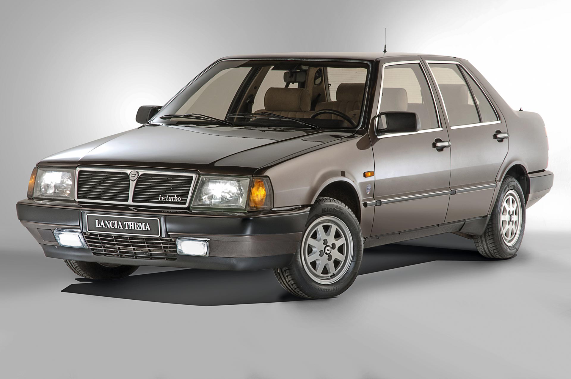 Lancia Thema i.e. turbo: eleganza e prestazioni - Ruoteclassiche