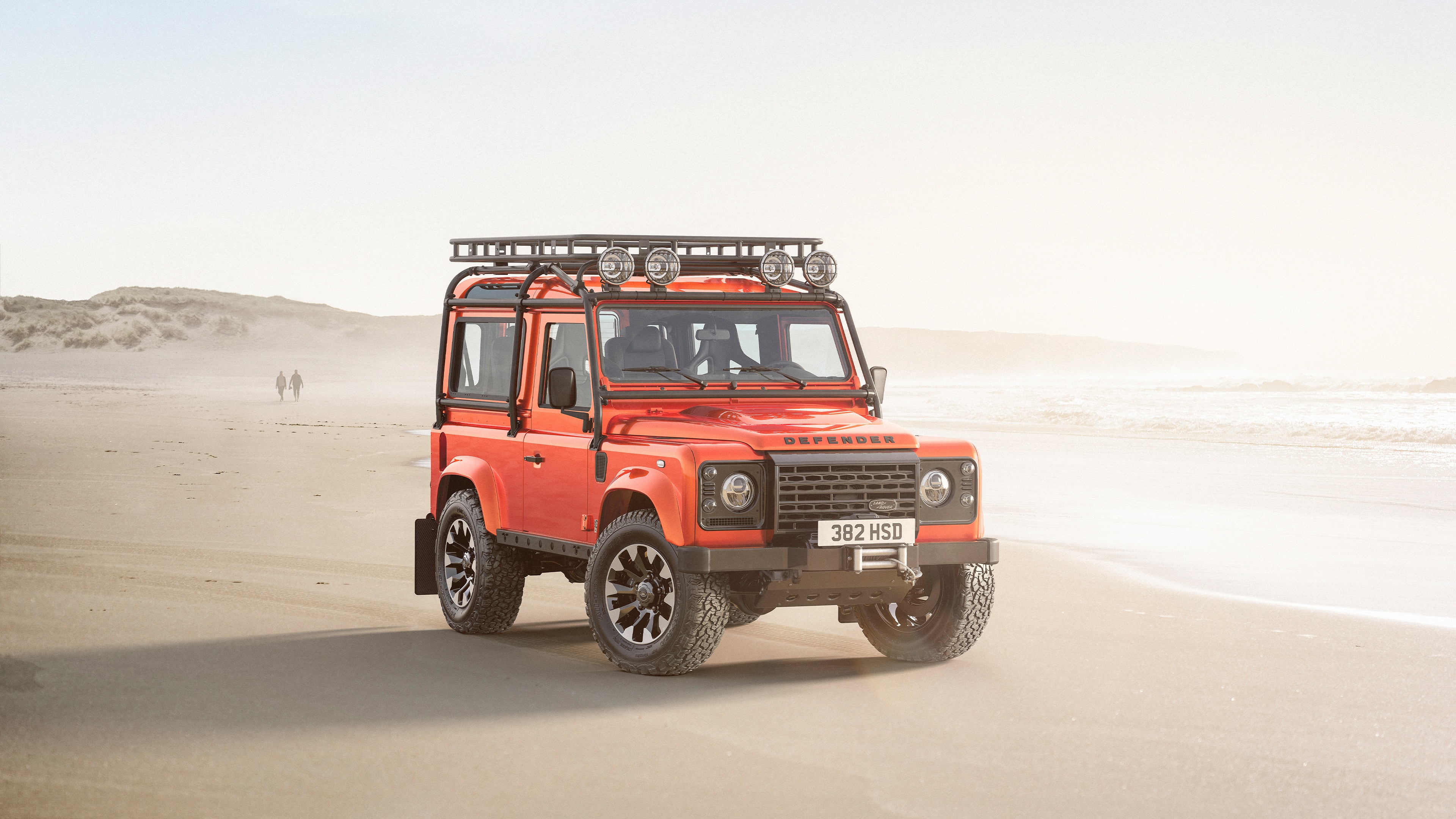 Land Rover Classic Defender V8 by Works Bespoke, il nuovo restomod ...