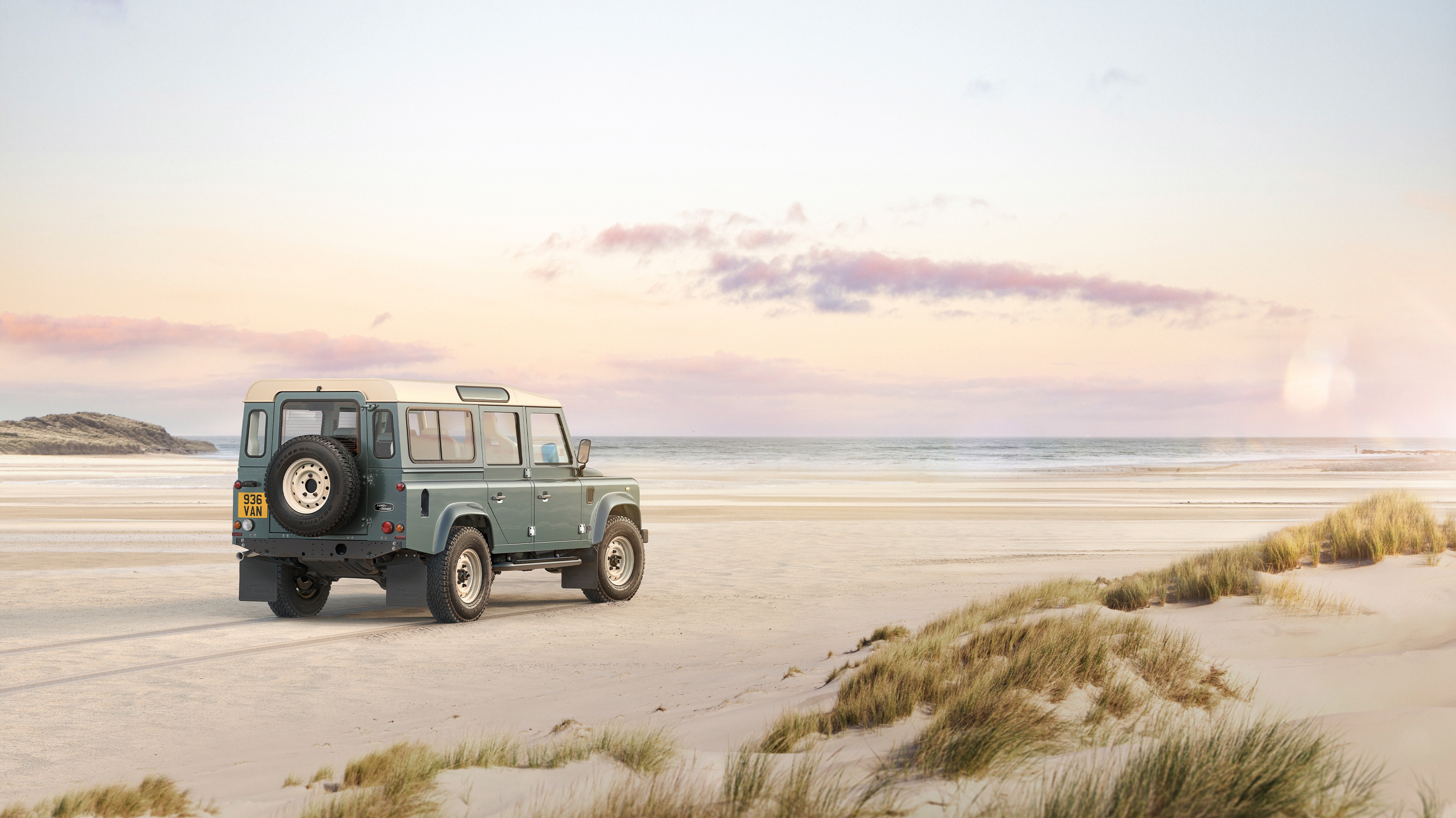 Land Rover Classic Defender V8 by Works Bespoke, il nuovo restomod ...