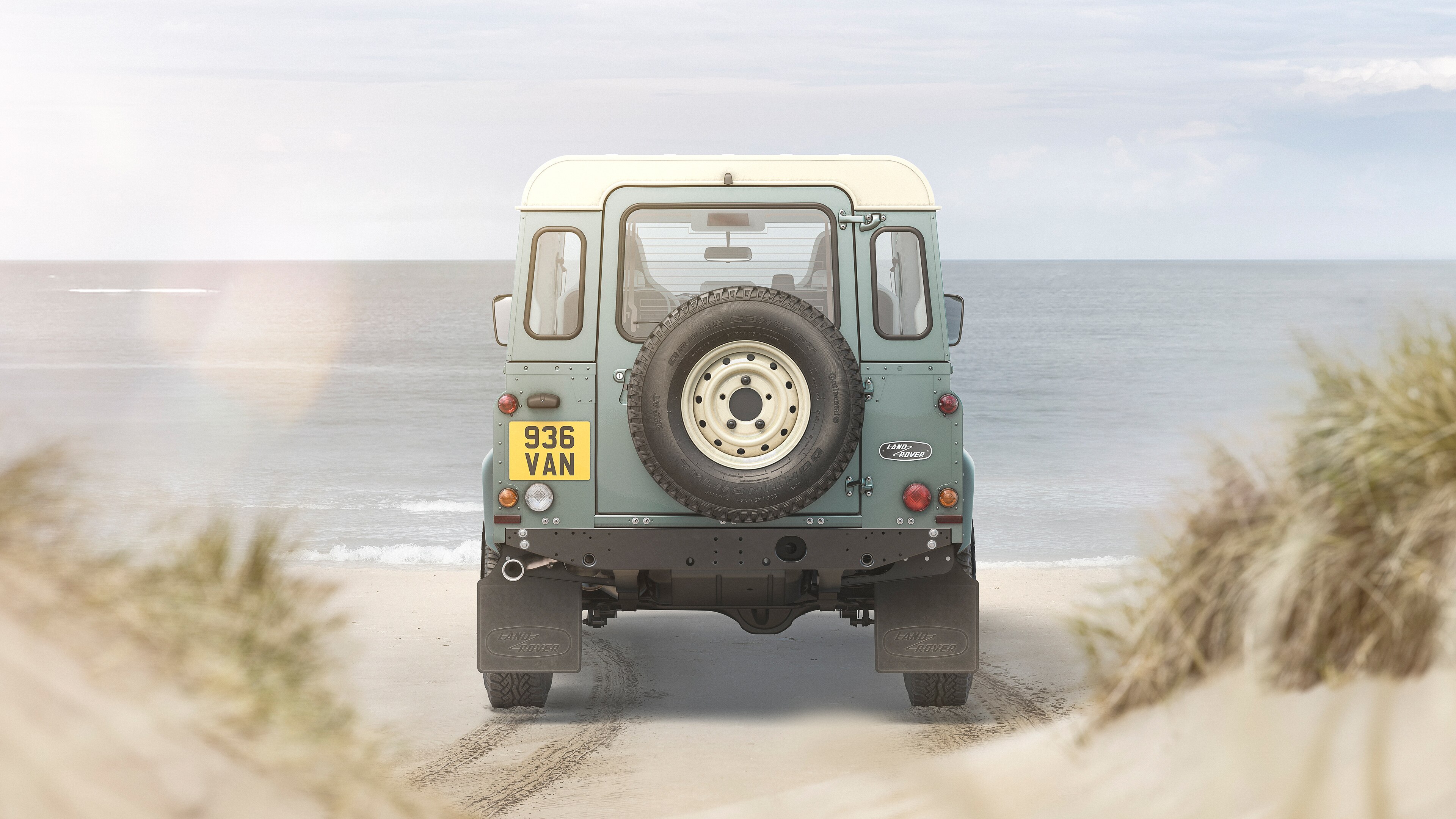 Land Rover Classic Defender V8 by Works Bespoke, il nuovo restomod ...