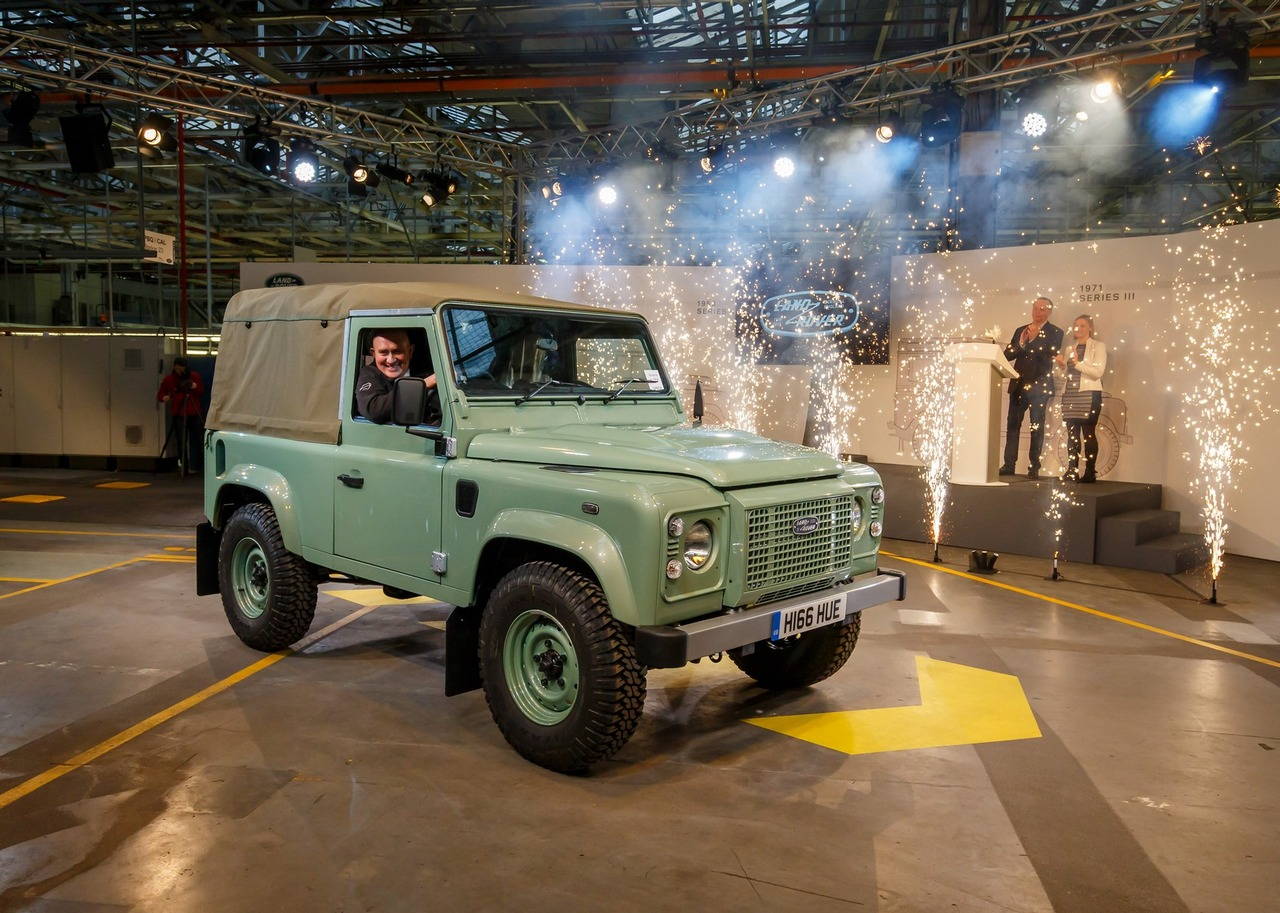 Land Rover: prodotta l'ultima Defender - Ruoteclassiche
