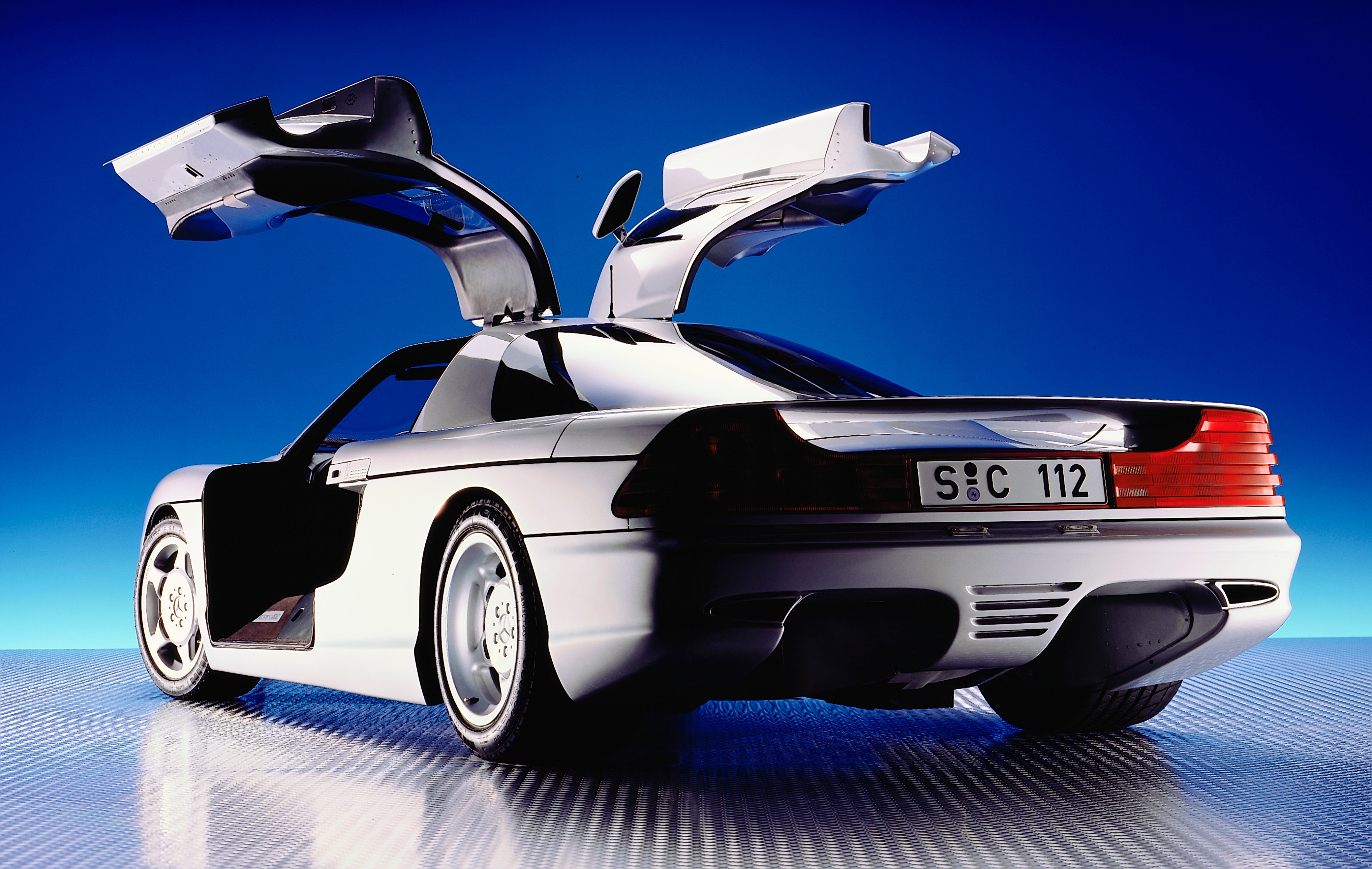 Mercedes-Benz C112, la supersportiva che guardava al futuro ...