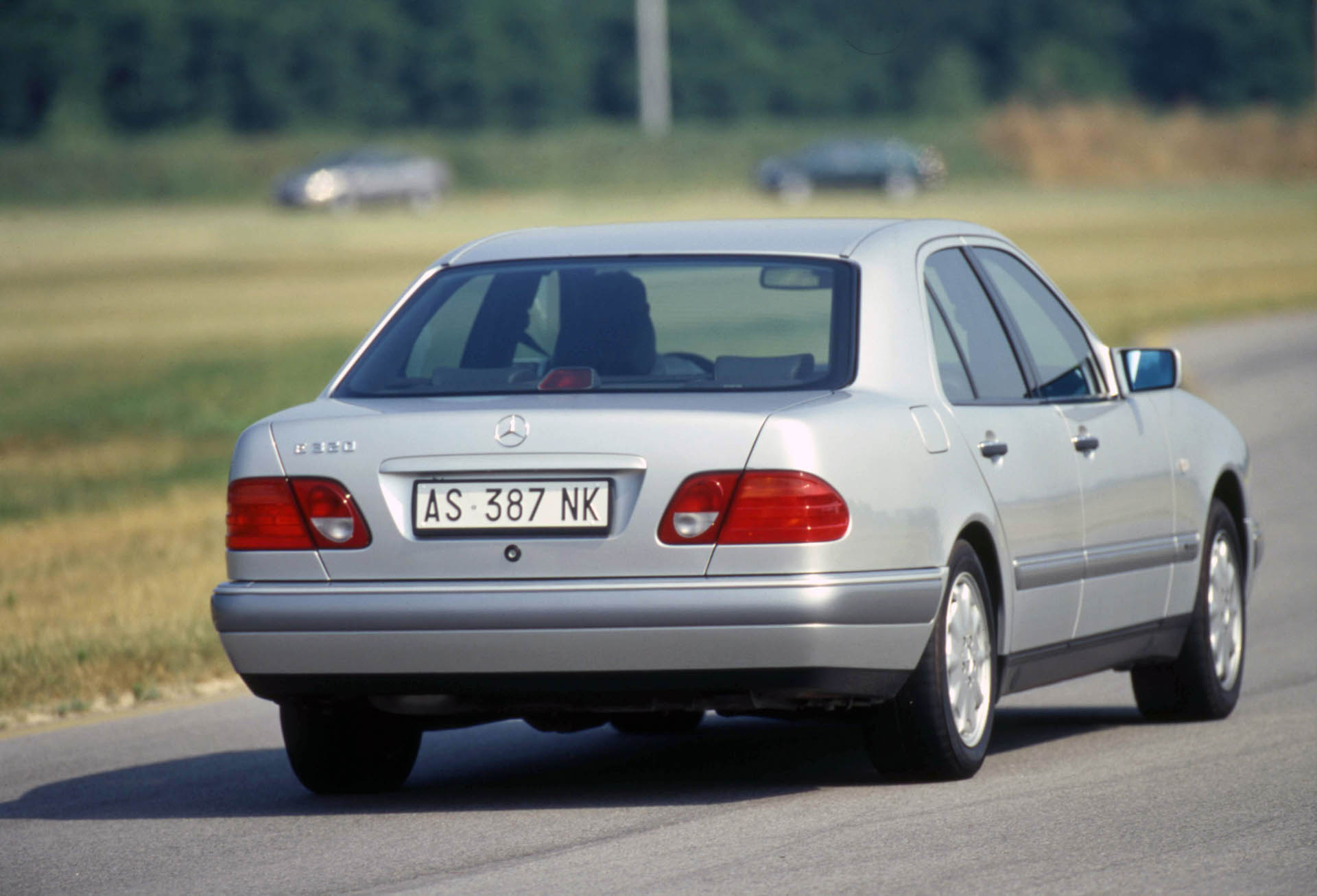 Mercedes-Benz Classe E W210: i 25 anni del "4 fari" - Ruoteclassiche