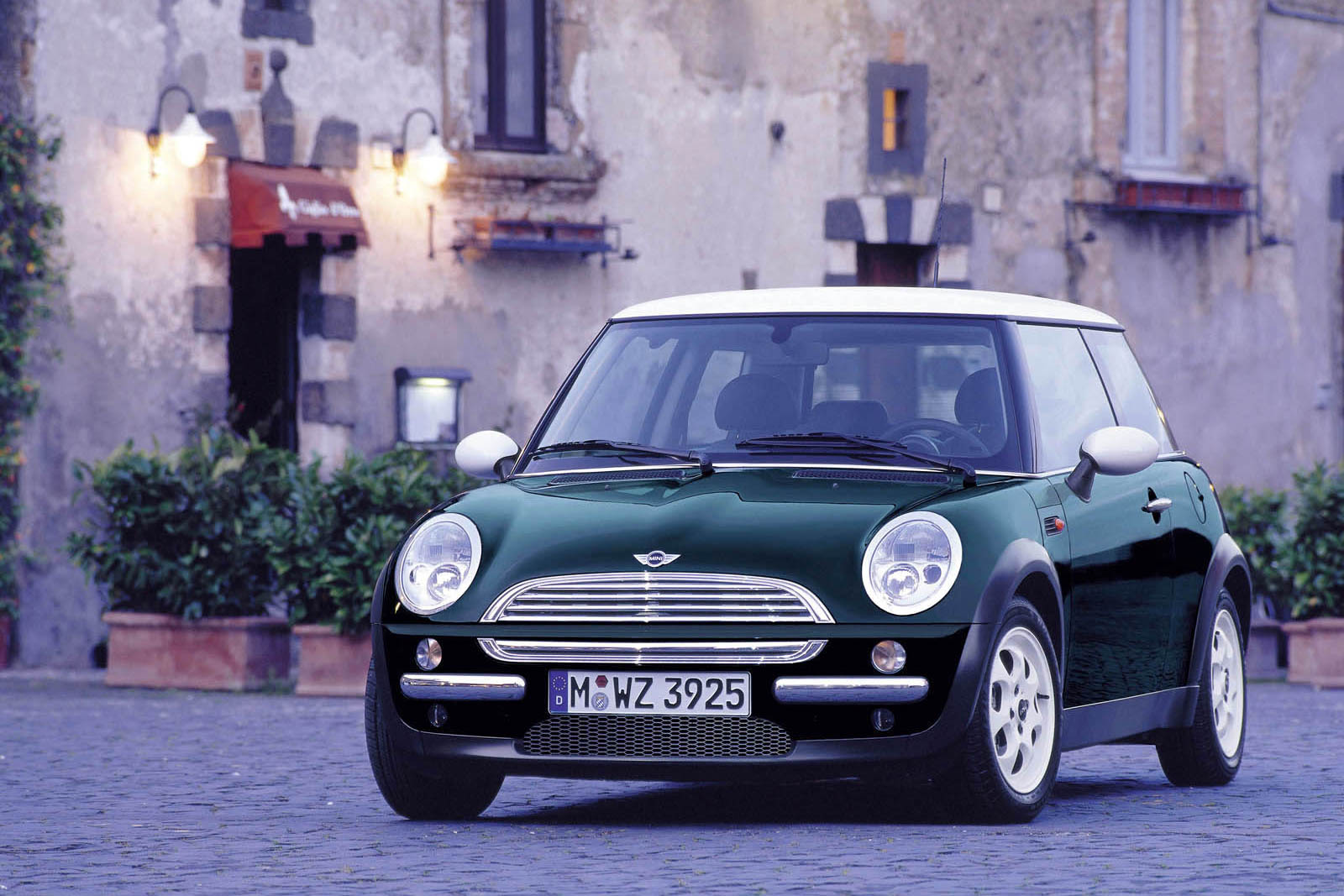 Mini, i vent'anni di un classico reinventato - Ruoteclassiche