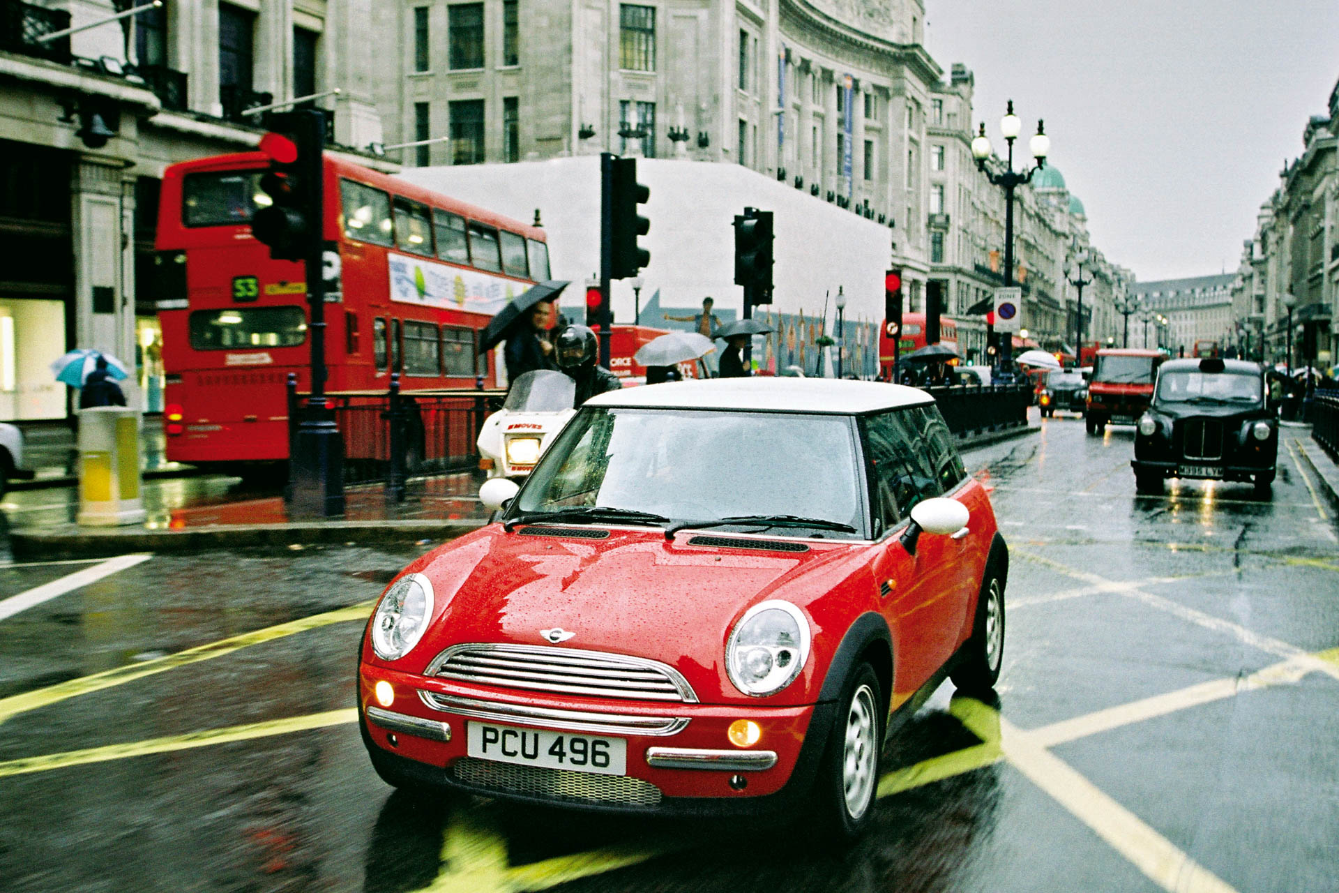 Mini, i vent'anni di un classico reinventato - Ruoteclassiche