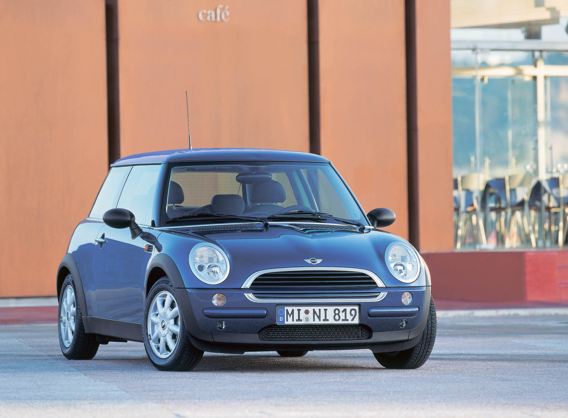 Mini, i vent'anni di un classico reinventato - Ruoteclassiche