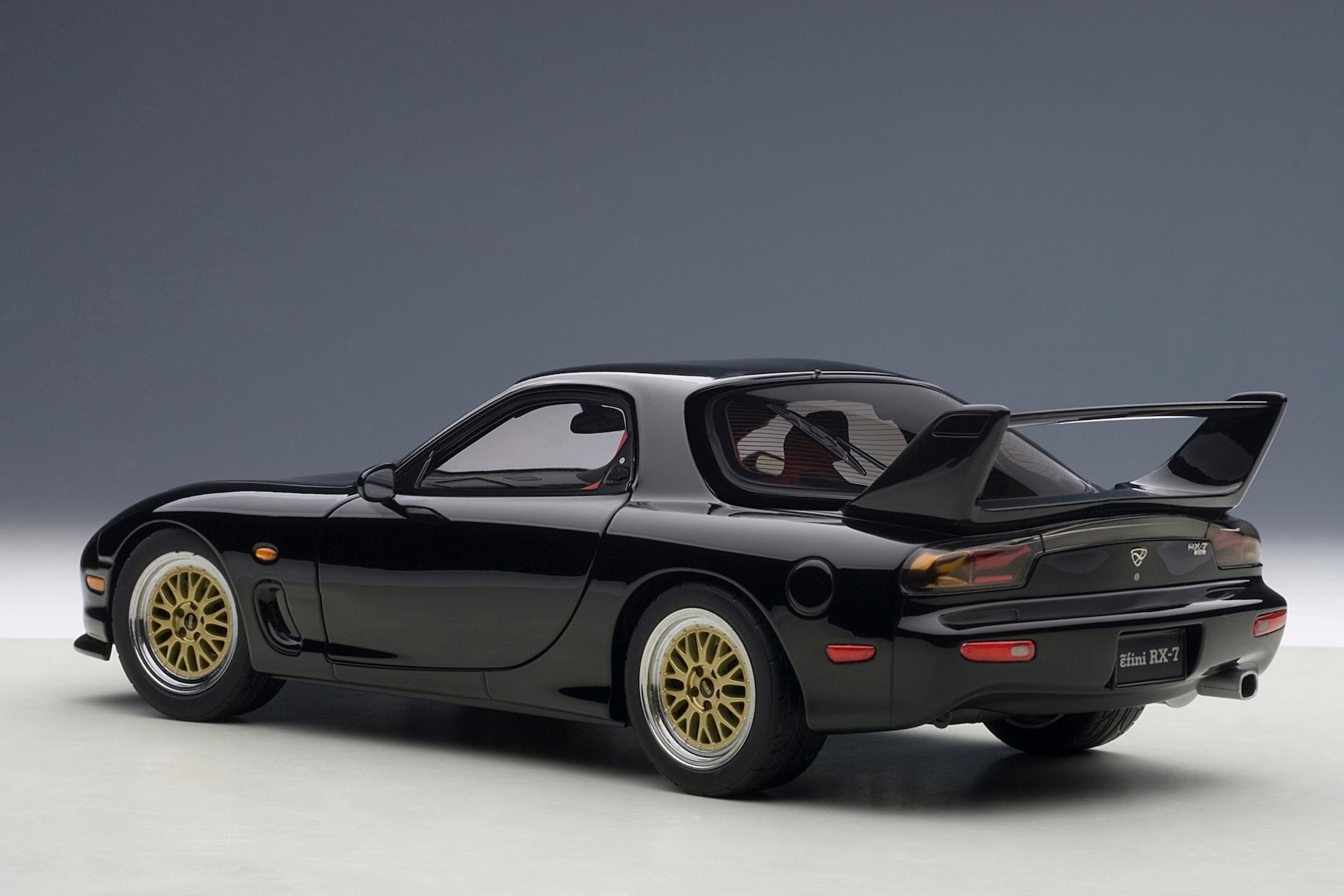 Efini Mazda RX7 in scala 1:18 - Ruoteclassiche