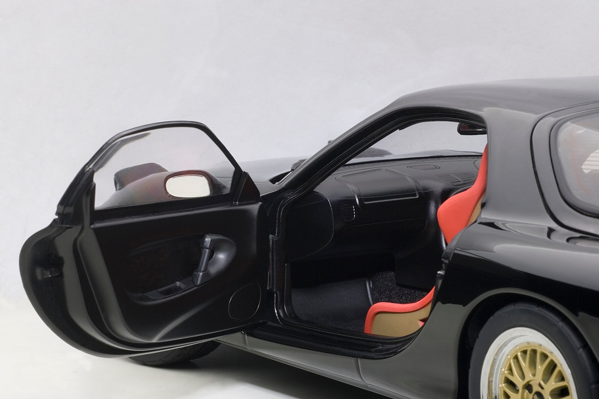 Efini Mazda RX7 in scala 1:18 - Ruoteclassiche