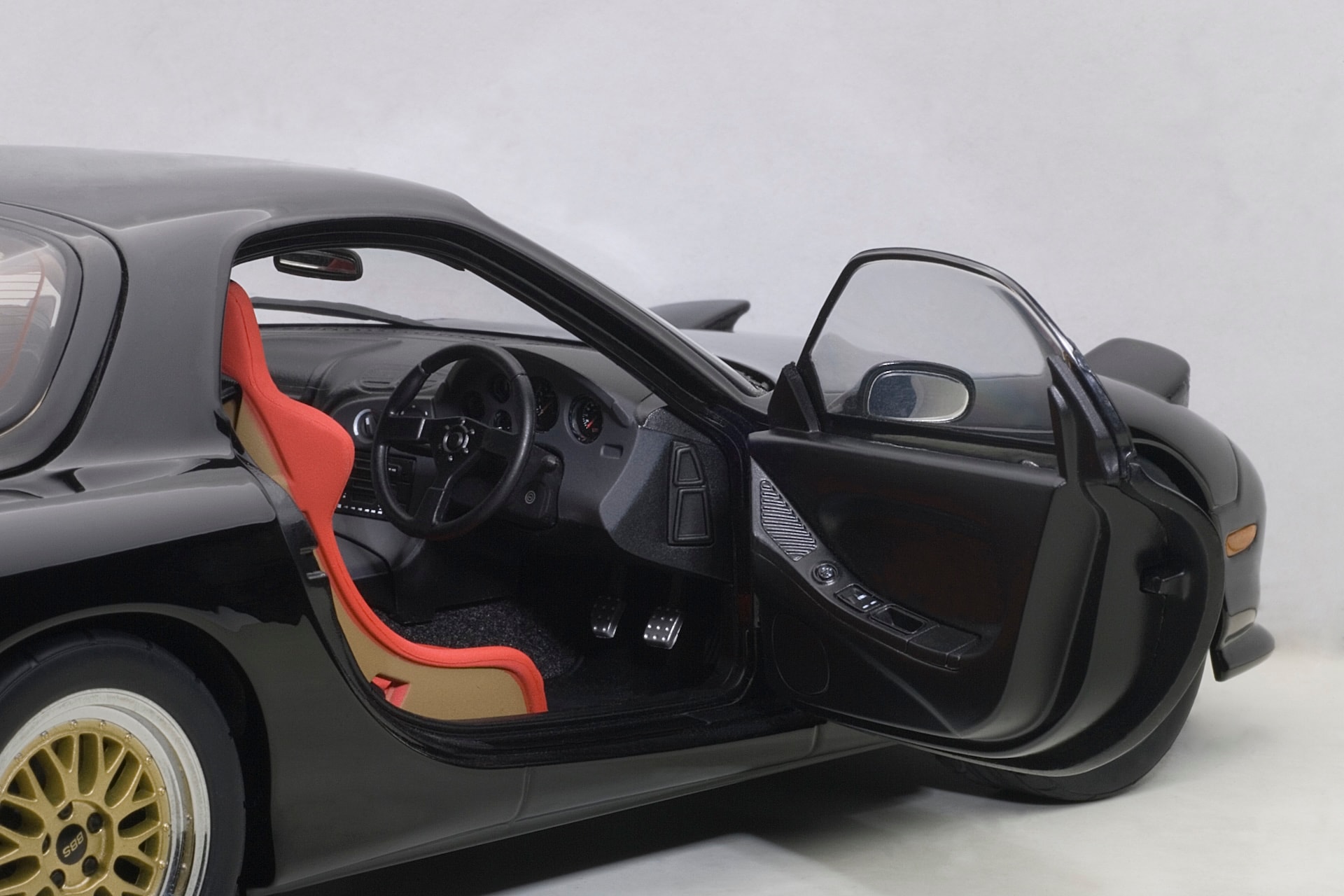 Efini Mazda RX7 in scala 1:18 - Ruoteclassiche