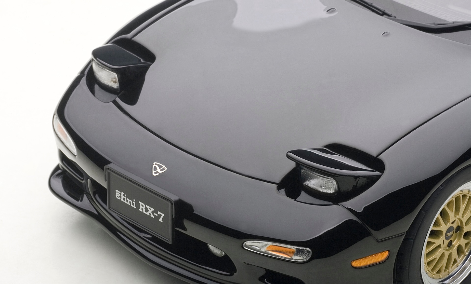 Efini Mazda RX7 in scala 1:18 - Ruoteclassiche