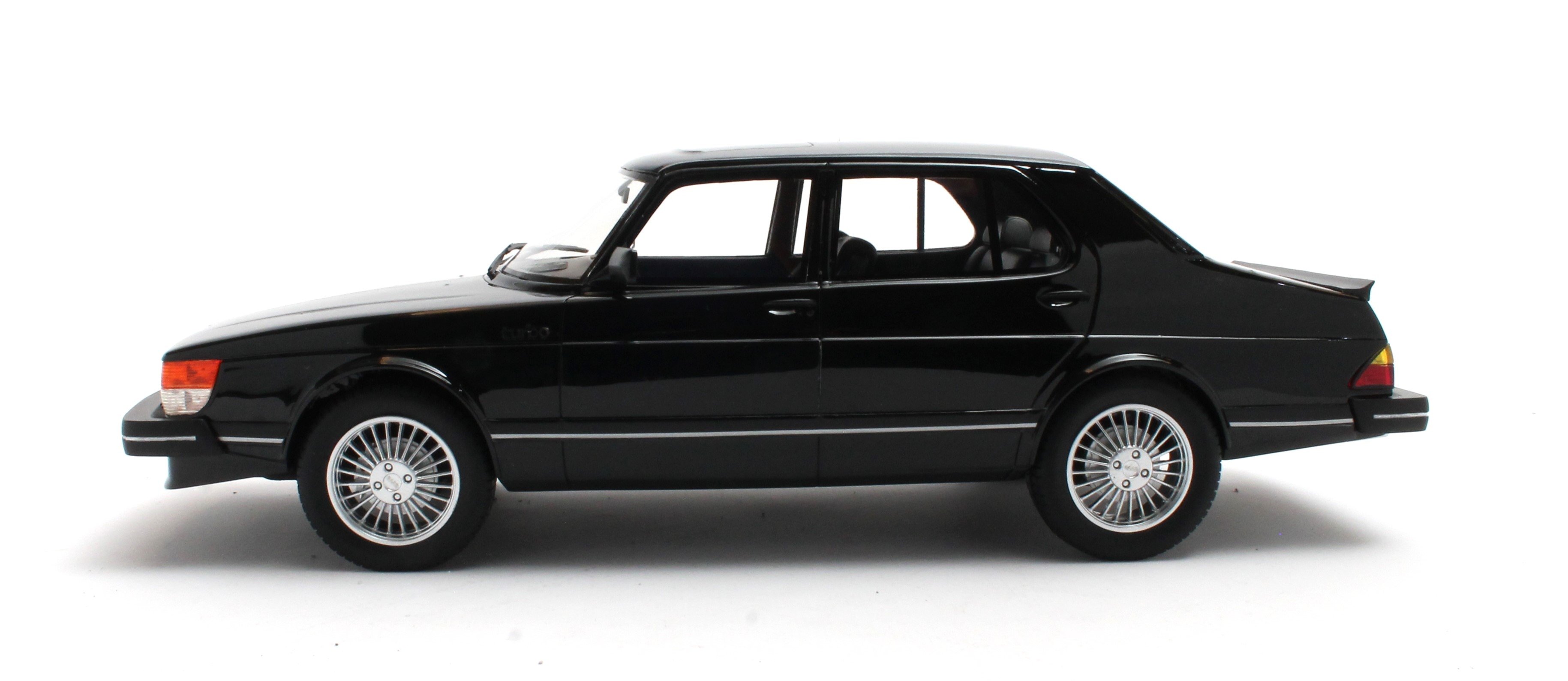 Modellismo: Saab 900 Turbo 4 porte (1983), sportiva da famiglia ...