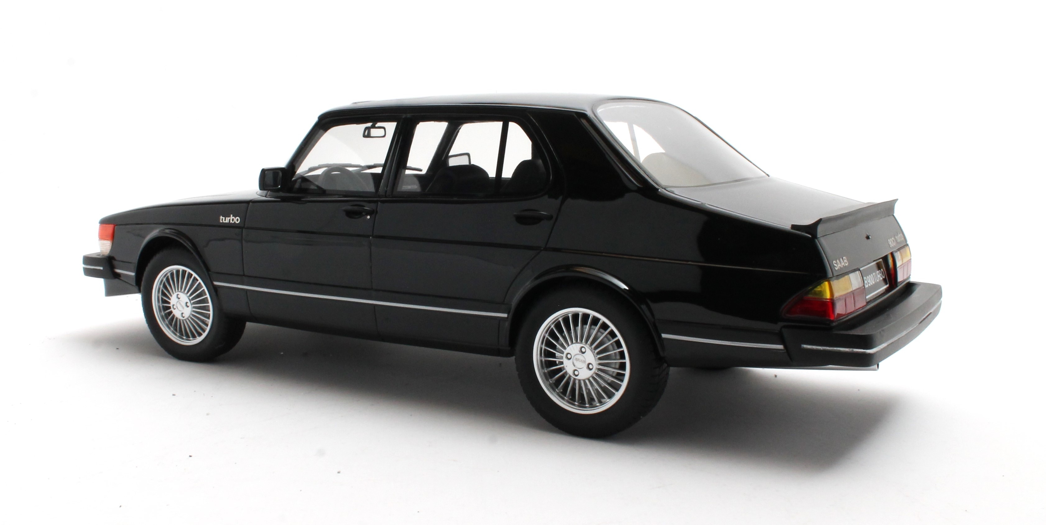 Modellismo: Saab 900 Turbo 4 porte (1983), sportiva da famiglia ...