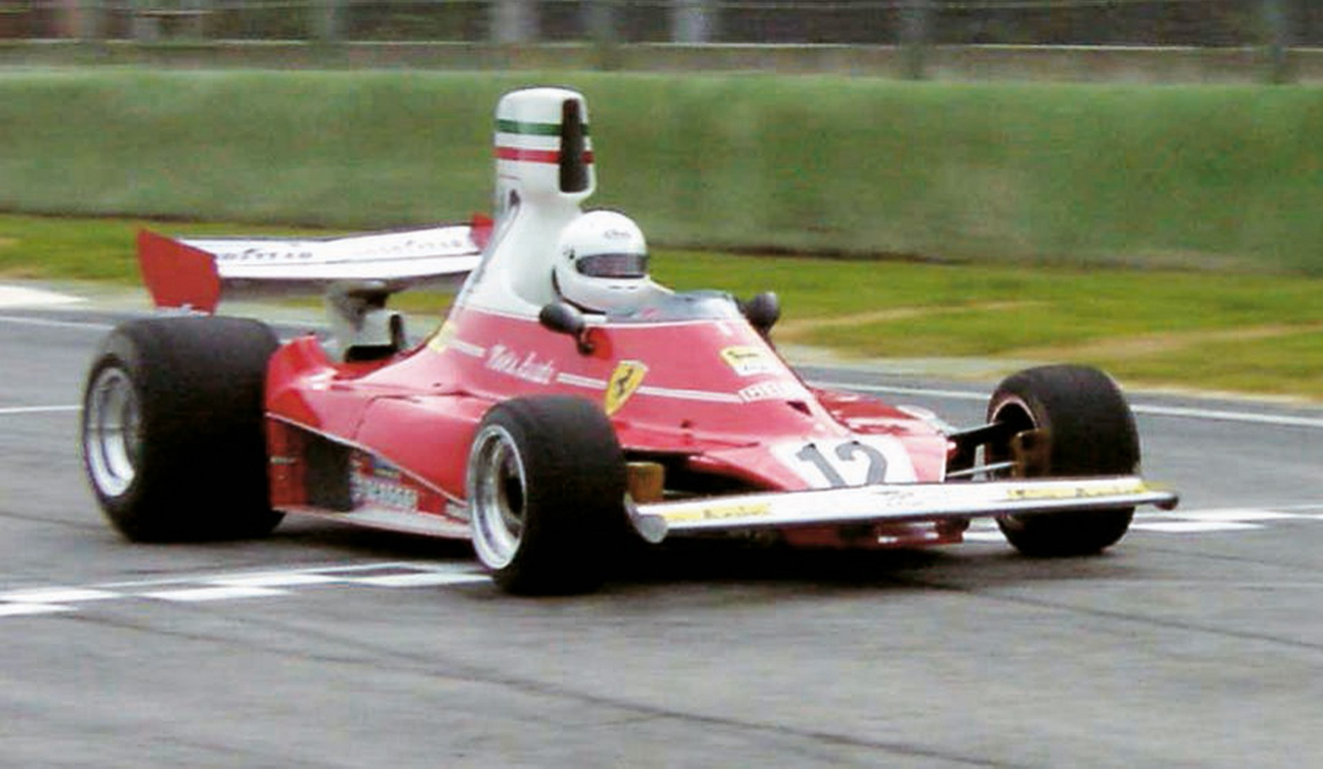 Niki Lauda, l'ultimo viaggio con la tuta Ferrari anni 70 - Ruoteclassiche