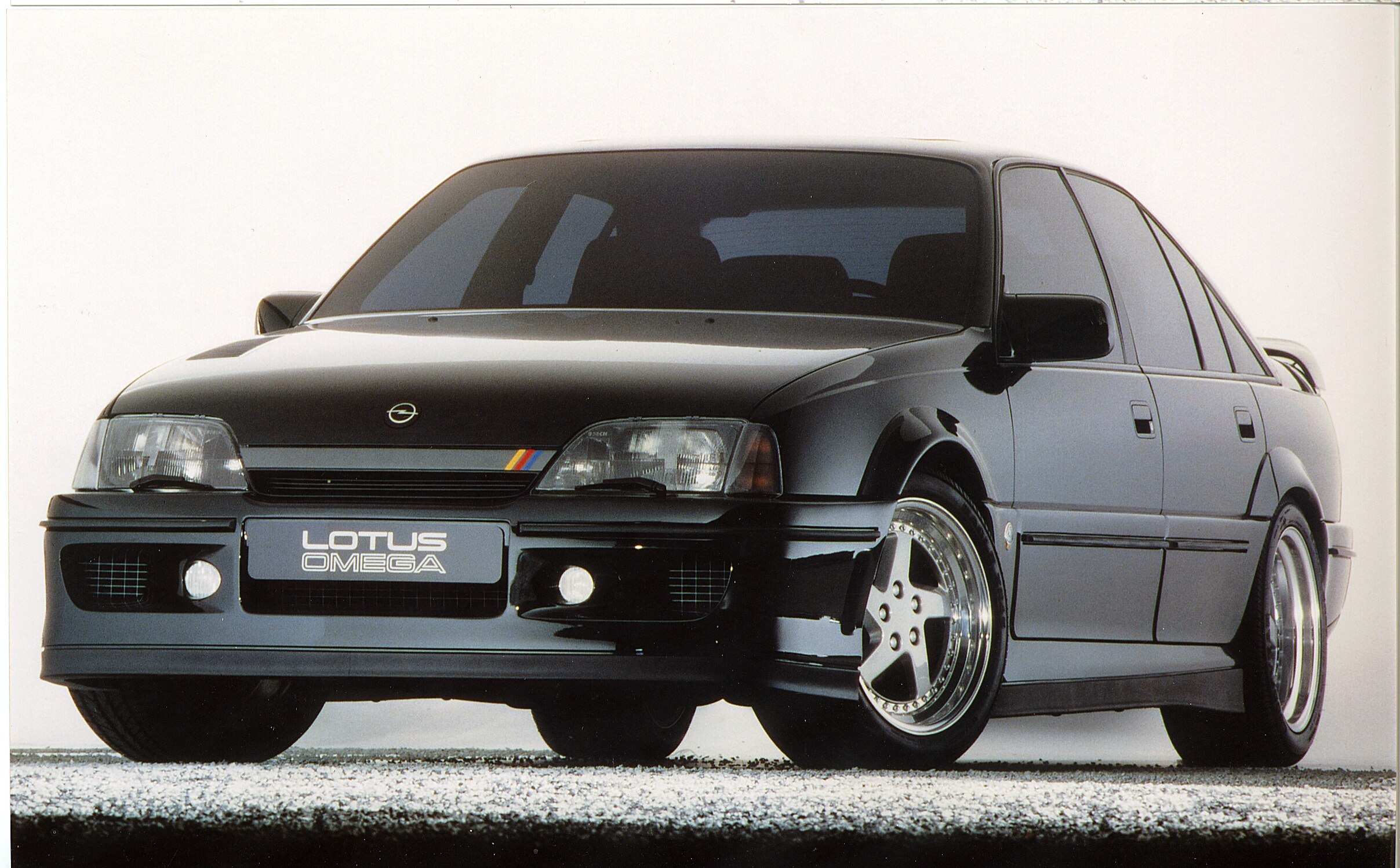 Opel Omega Lotus, 30 anni di una 4 porte da Formula 1 - Ruoteclassiche