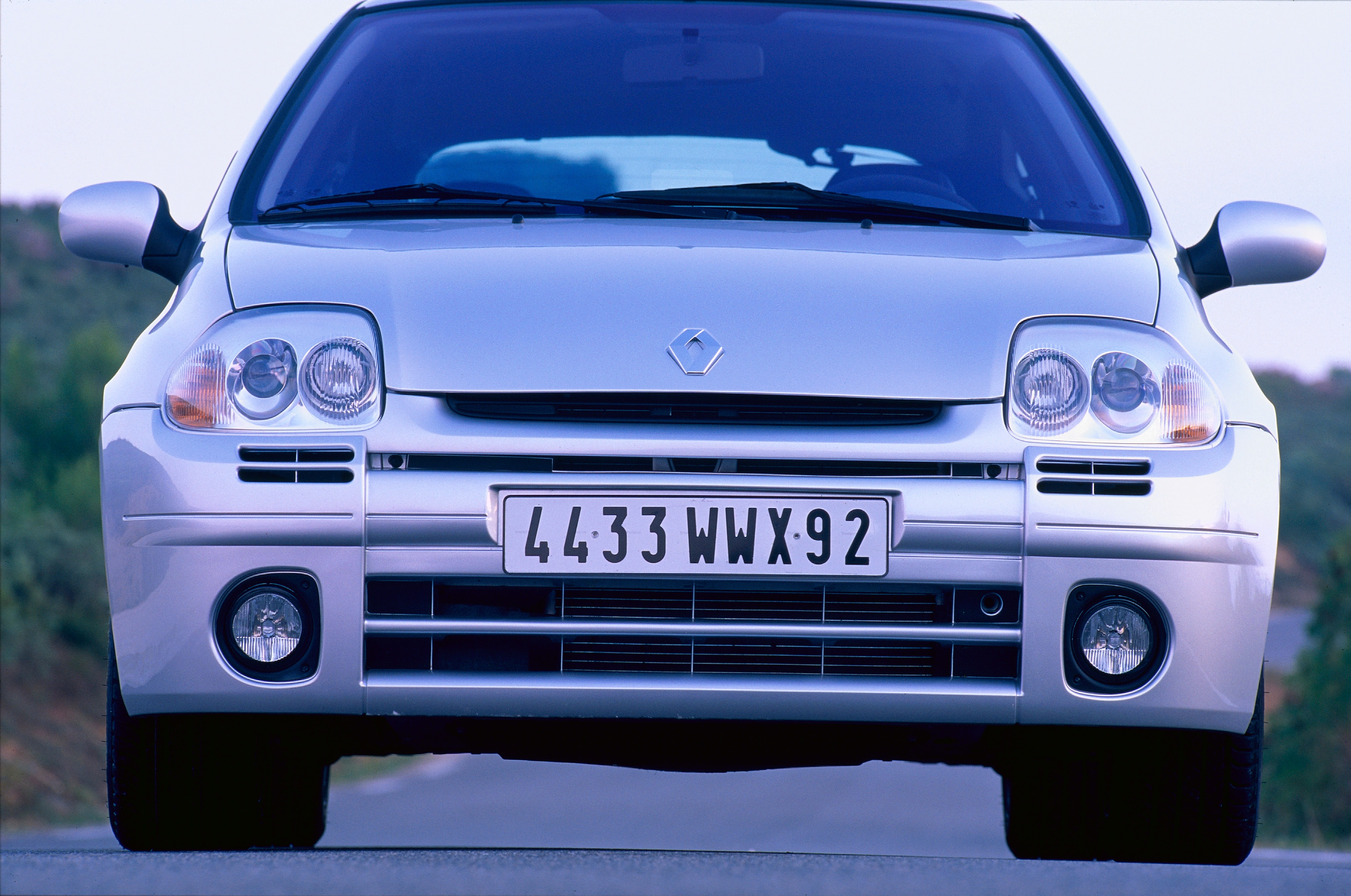 Piccole bombe francesi: Renault Clio RS, la prima vera Renault Sport ...