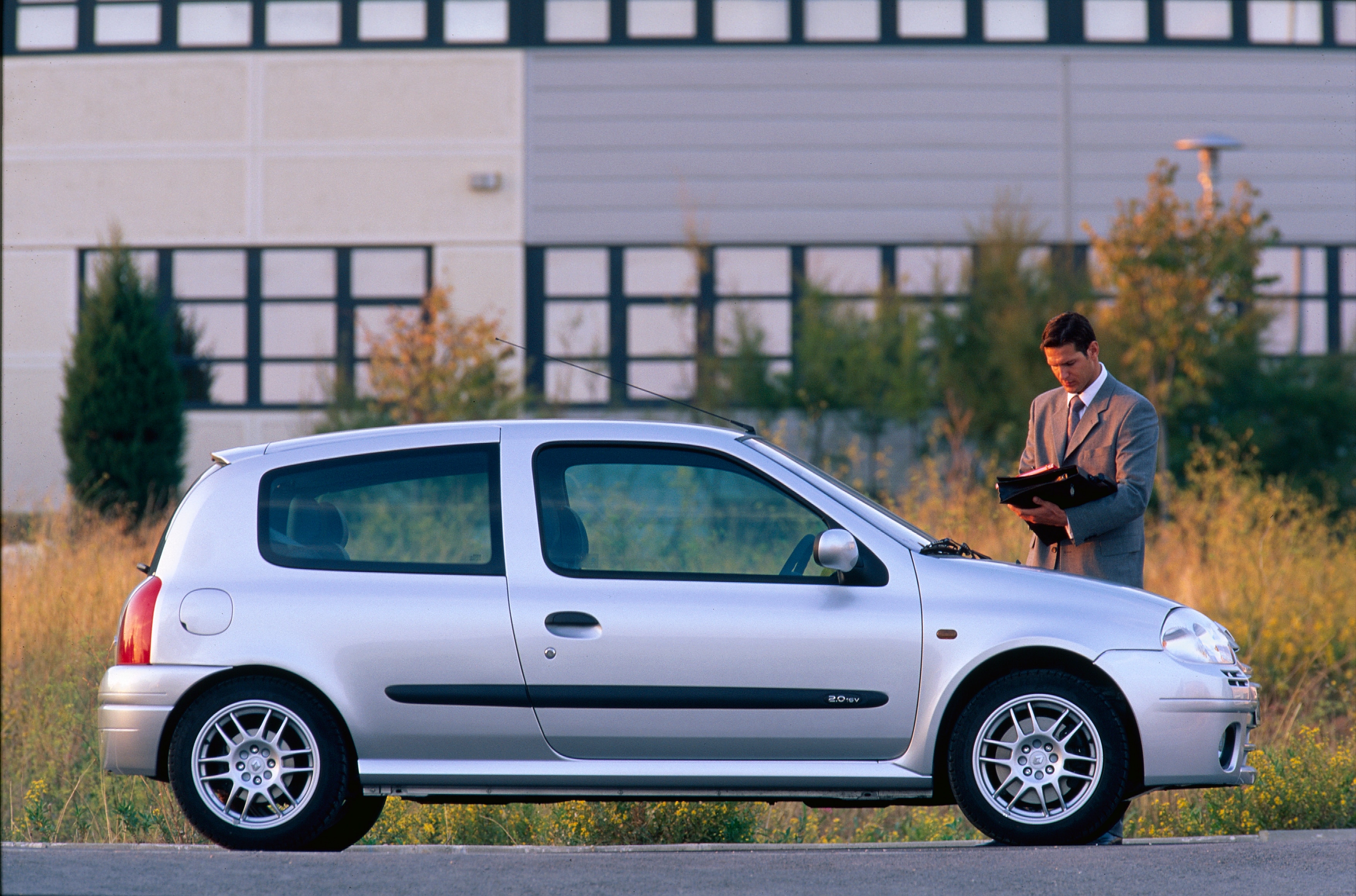 Piccole bombe francesi: Renault Clio RS, la prima vera Renault Sport ...