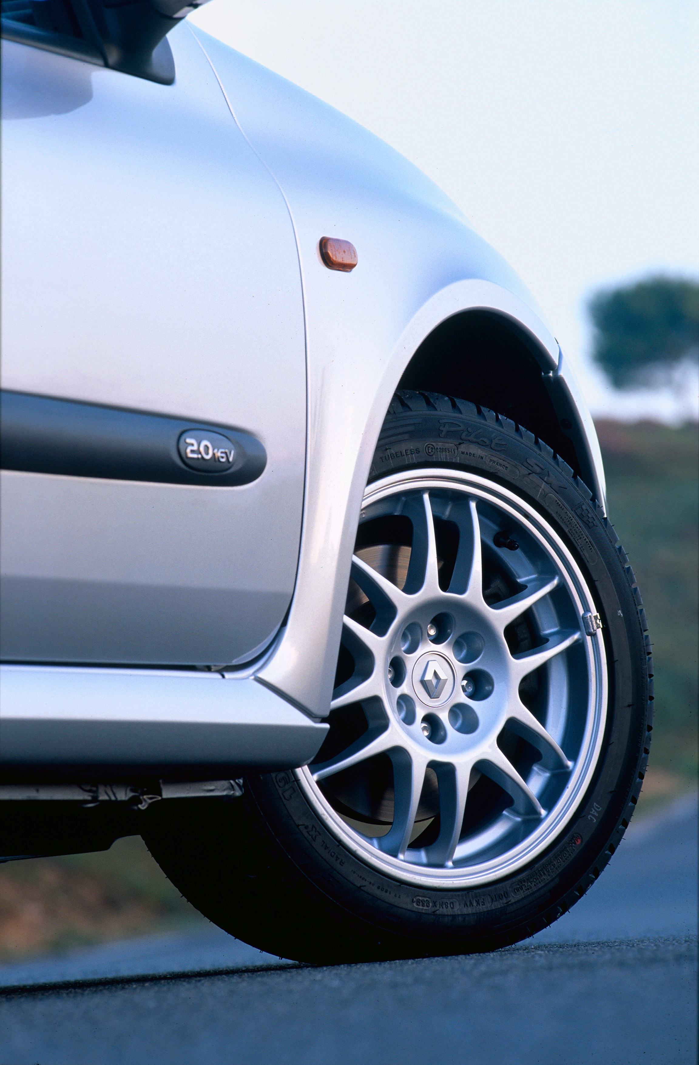 Piccole bombe francesi: Renault Clio RS, la prima vera Renault Sport ...