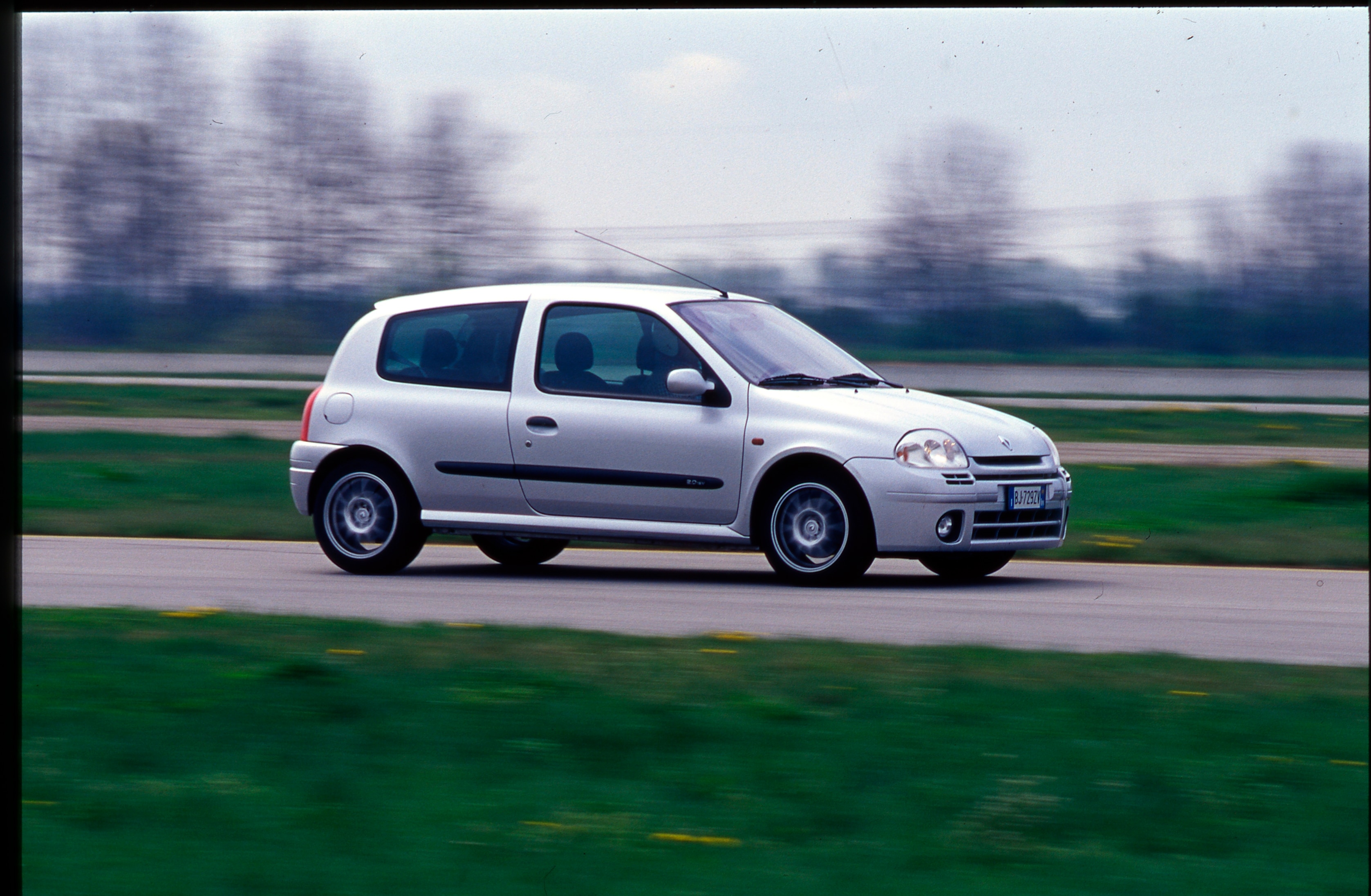 Piccole bombe francesi: Renault Clio RS, la prima vera Renault Sport ...