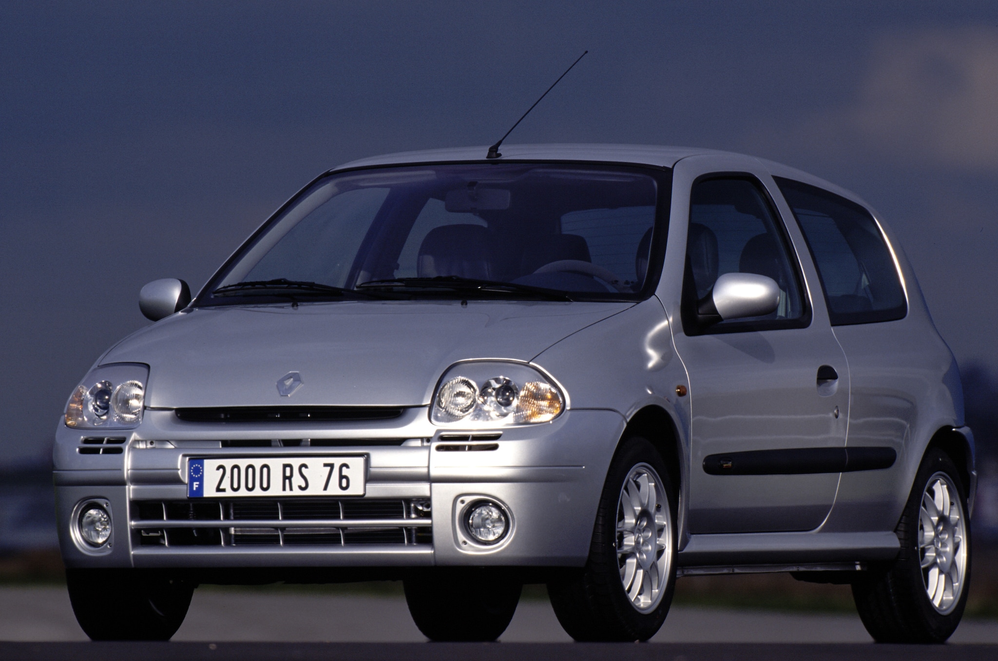 Piccole bombe francesi: Renault Clio RS, la prima vera Renault Sport ...