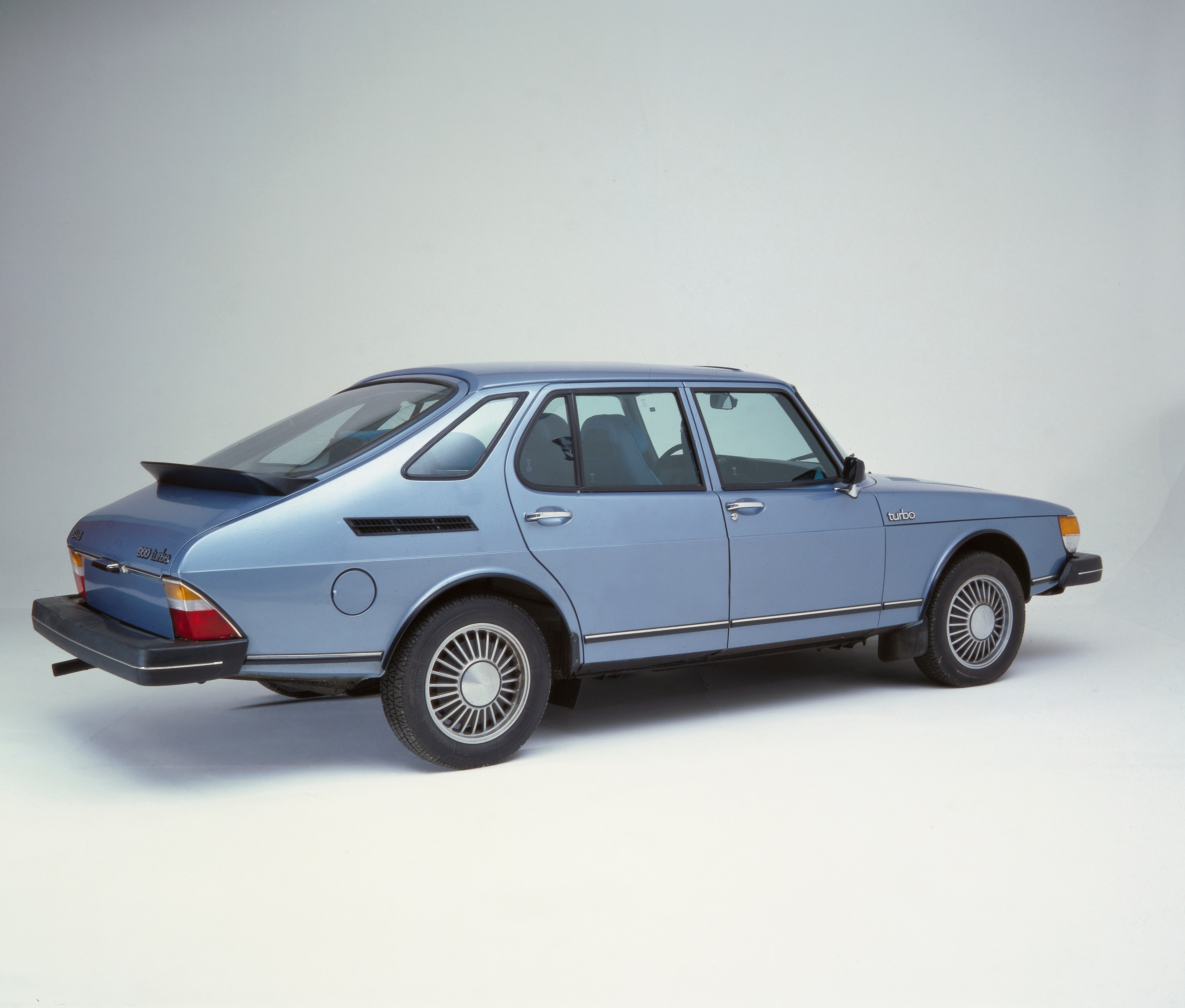 Nordiche da viaggio: Saab 900 turbo, icona di classe e sportività ...