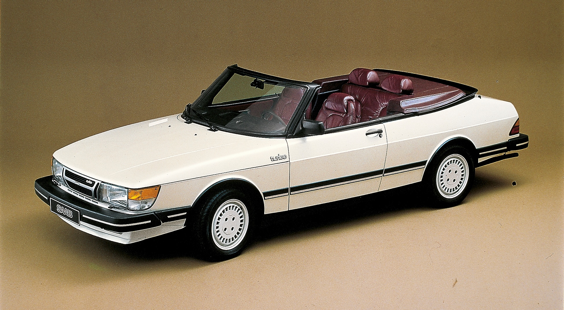 Nordiche da viaggio: Saab 900 Turbo Cabriolet, la macchina da bere ...